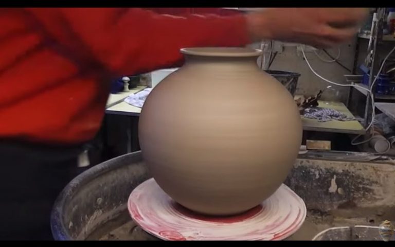 Pottery Wheels for beginners - The Ceramic School
